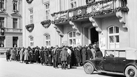 Umbrüche 1918 1934 1938 1945 | Stadtgeschichte Linz